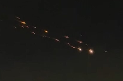 LIGHT SHOW - Streaks Of Unknown Bright Objects Illuminate Night Sky ...